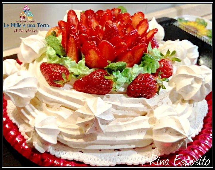 PAVLOVA - dolce di MERINGA con panna montata e fragole - Le mille ricette